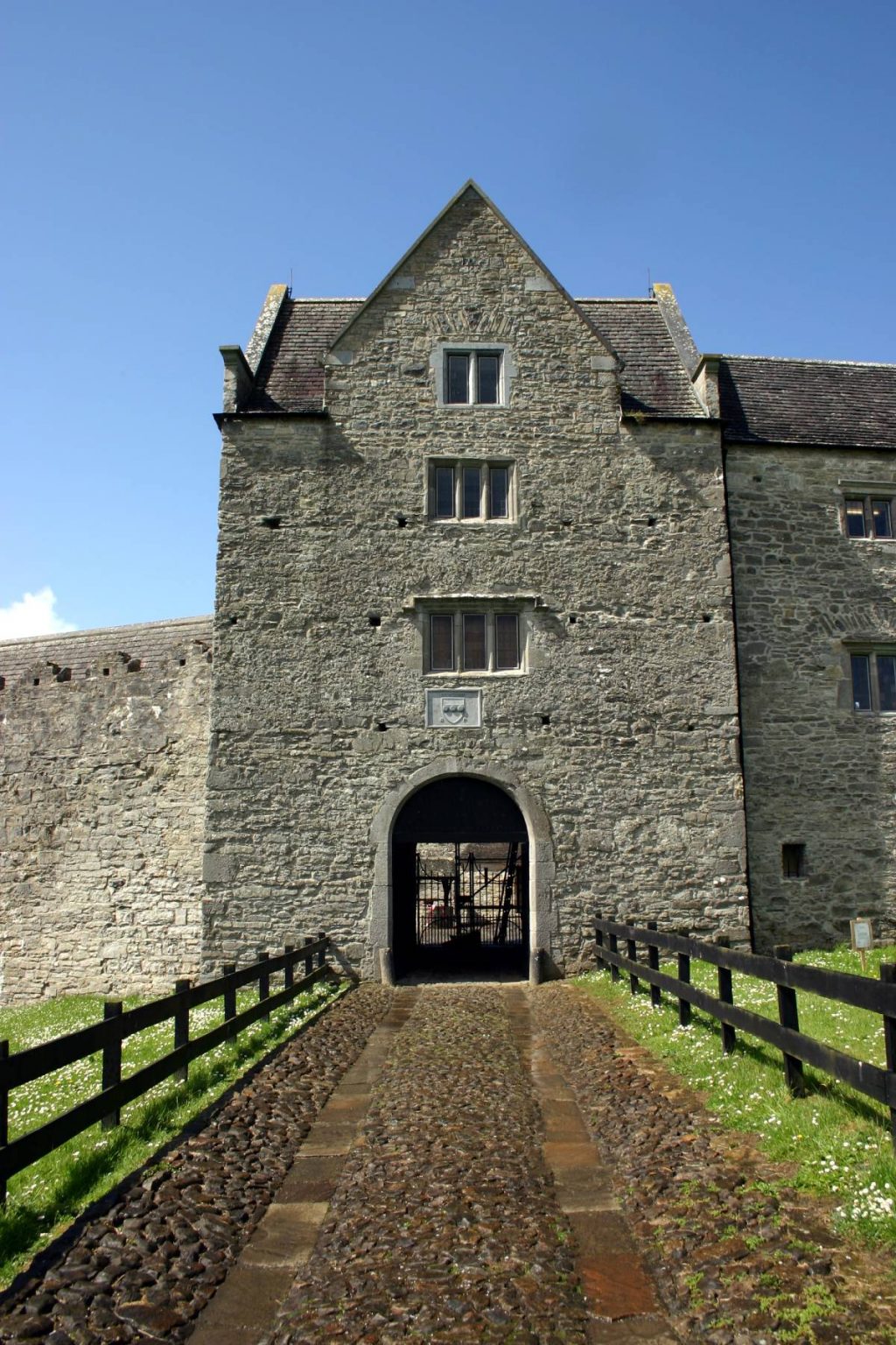 History of Parke's Castle, Co. Leitrim - IrishHistory.com