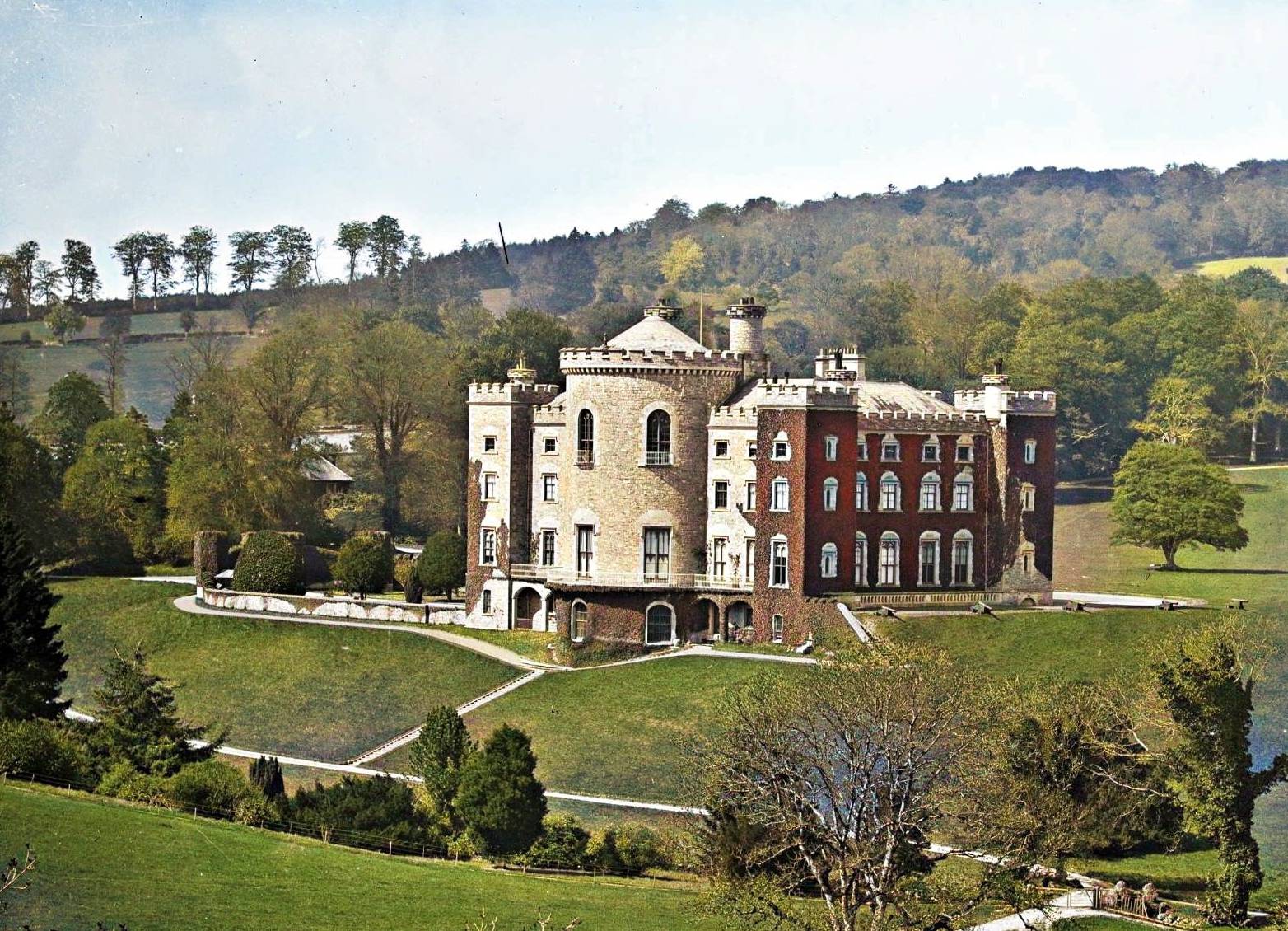 The Story of Slane Castle: From Fire to Fame - IrishHistory.com