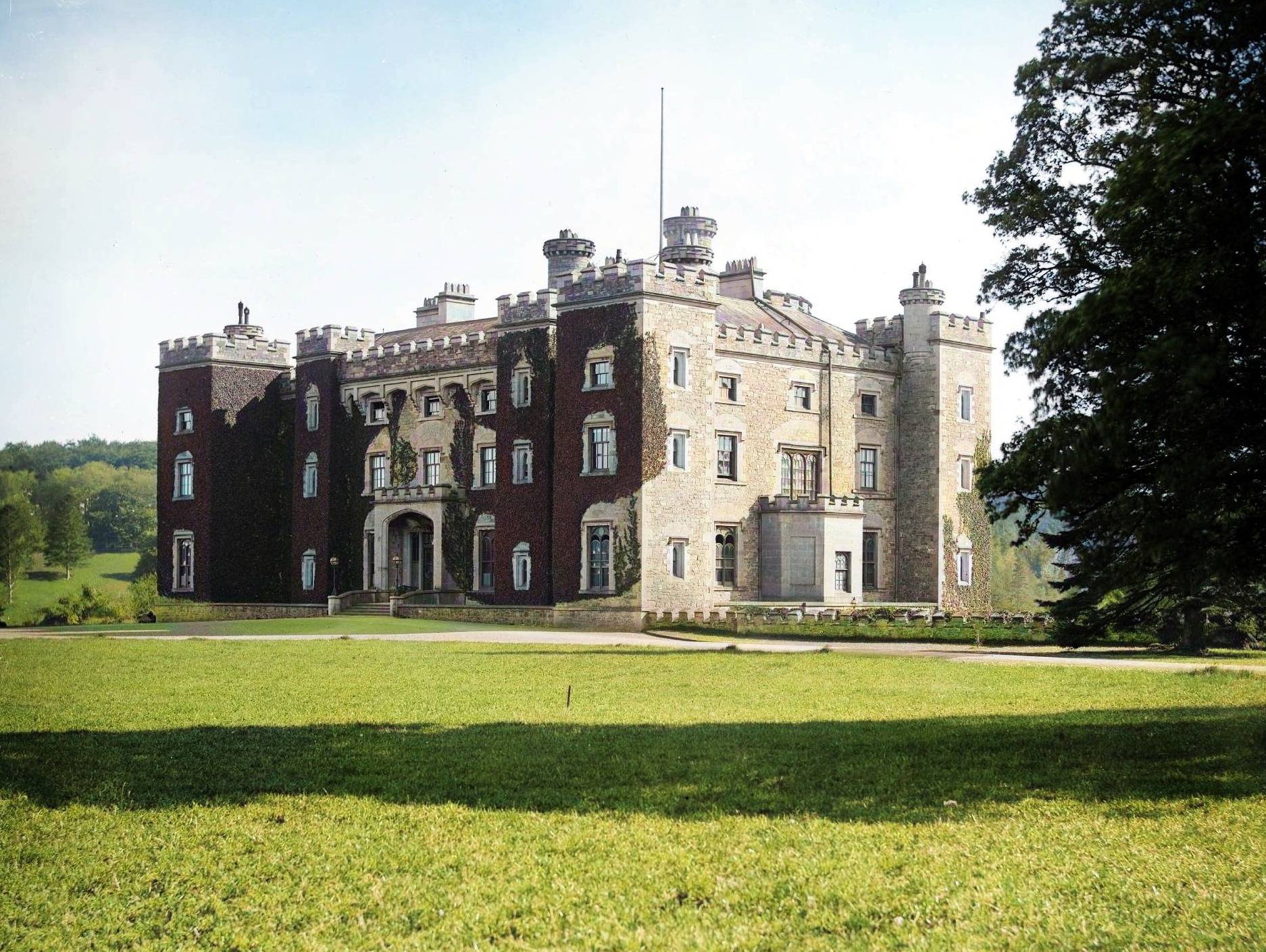 The Story of Slane Castle: From Fire to Fame - IrishHistory.com